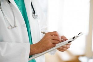 Sang dans les selles : causes, symptômes, traitements